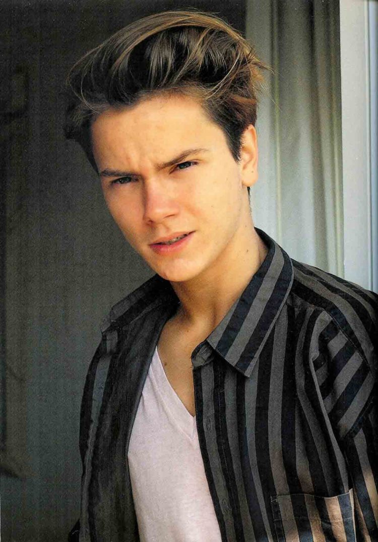 River Phoenix | Biography, Early Career, Family, Death