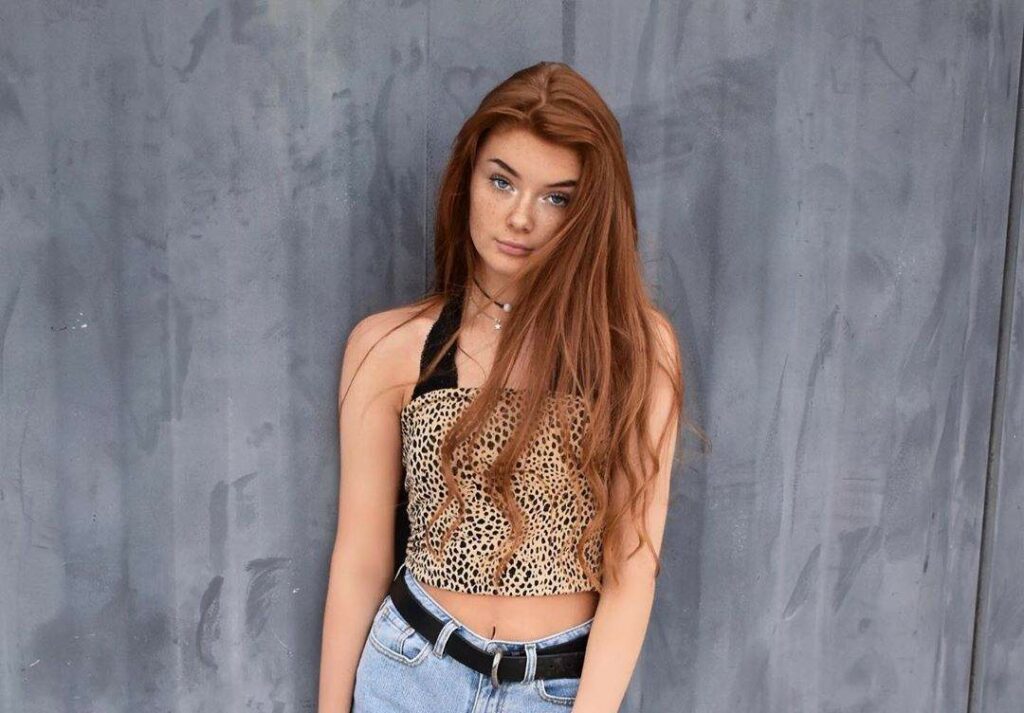 Tiktok star Bella Anderson Age, Relationship & New Bio 2021