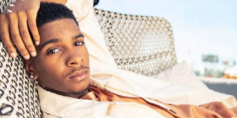 Brett Gray Bio | Age, Series, Dating, New Net worth 2021